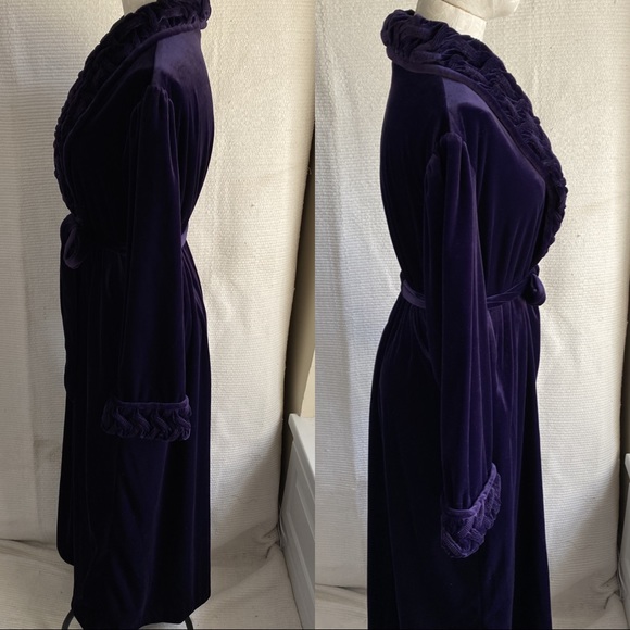 Vintage | Intimates & Sleepwear | Vintage Ml Velvet Robe Purple Velour ...